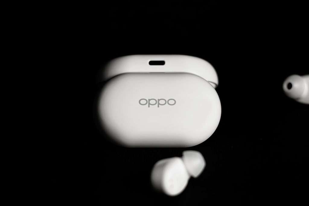 What Is Spatial Audio on AirPods and Apple Music? Features and Benefits ...
